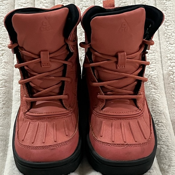 Nike | Shoes | Nike Acg Woodside Boots Girls Size Youth Winter Shoes ...